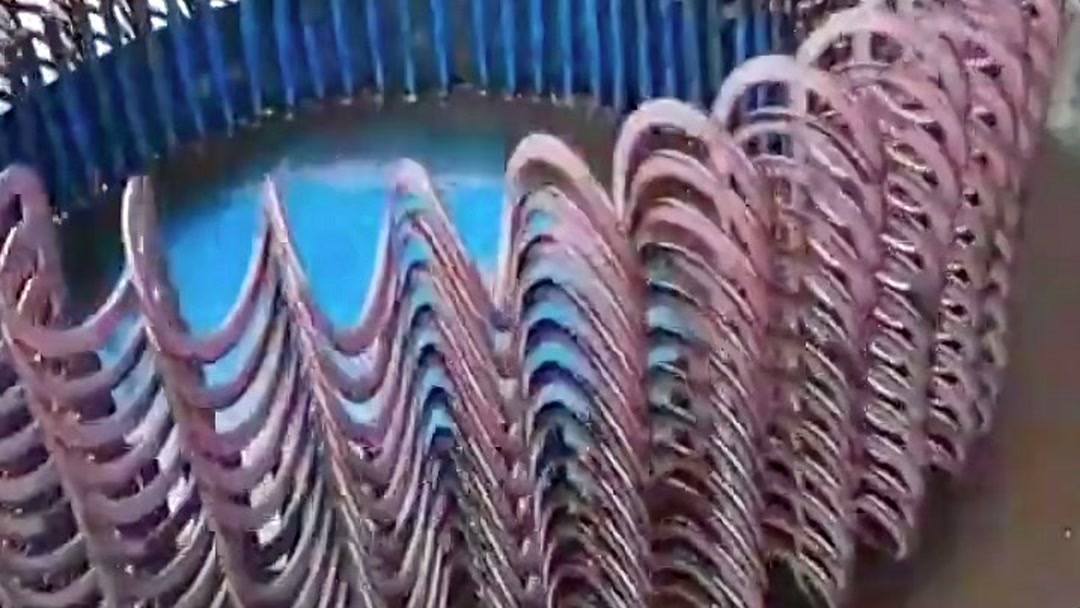 绞龙叶片原来是这样做出来了,原以为是做出来就是盘到一起的