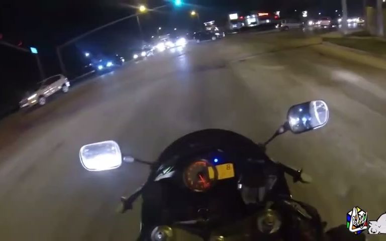 导线机车 - 摩托斯 VS 汽车