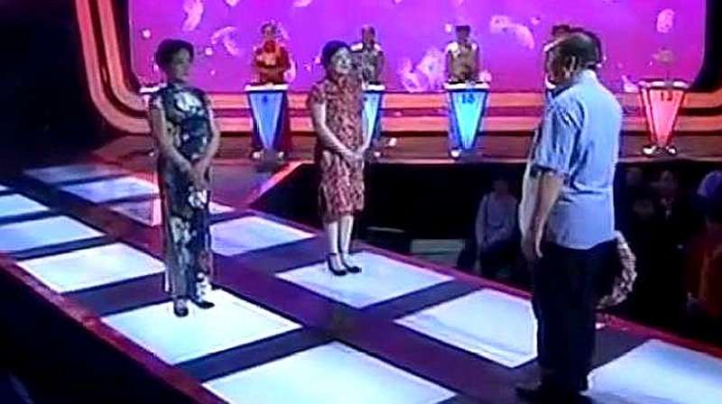 70岁大叔来相亲,年收入8万以上并且还有两套房,遭女嘉宾争抢