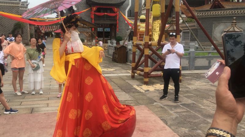 铜官窑“不倒翁”真人表演