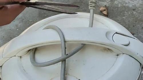 电线被这样缠住不要野蛮操作,记住这个方法,至少可以节省100元!