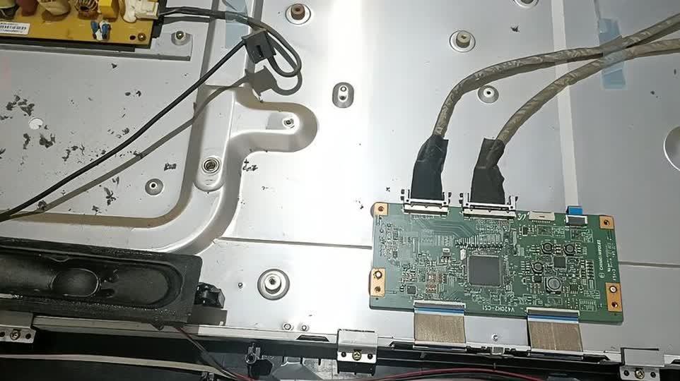 长虹大屏幕液晶电视,开机灰屏,首先要检查维修这里看看吧