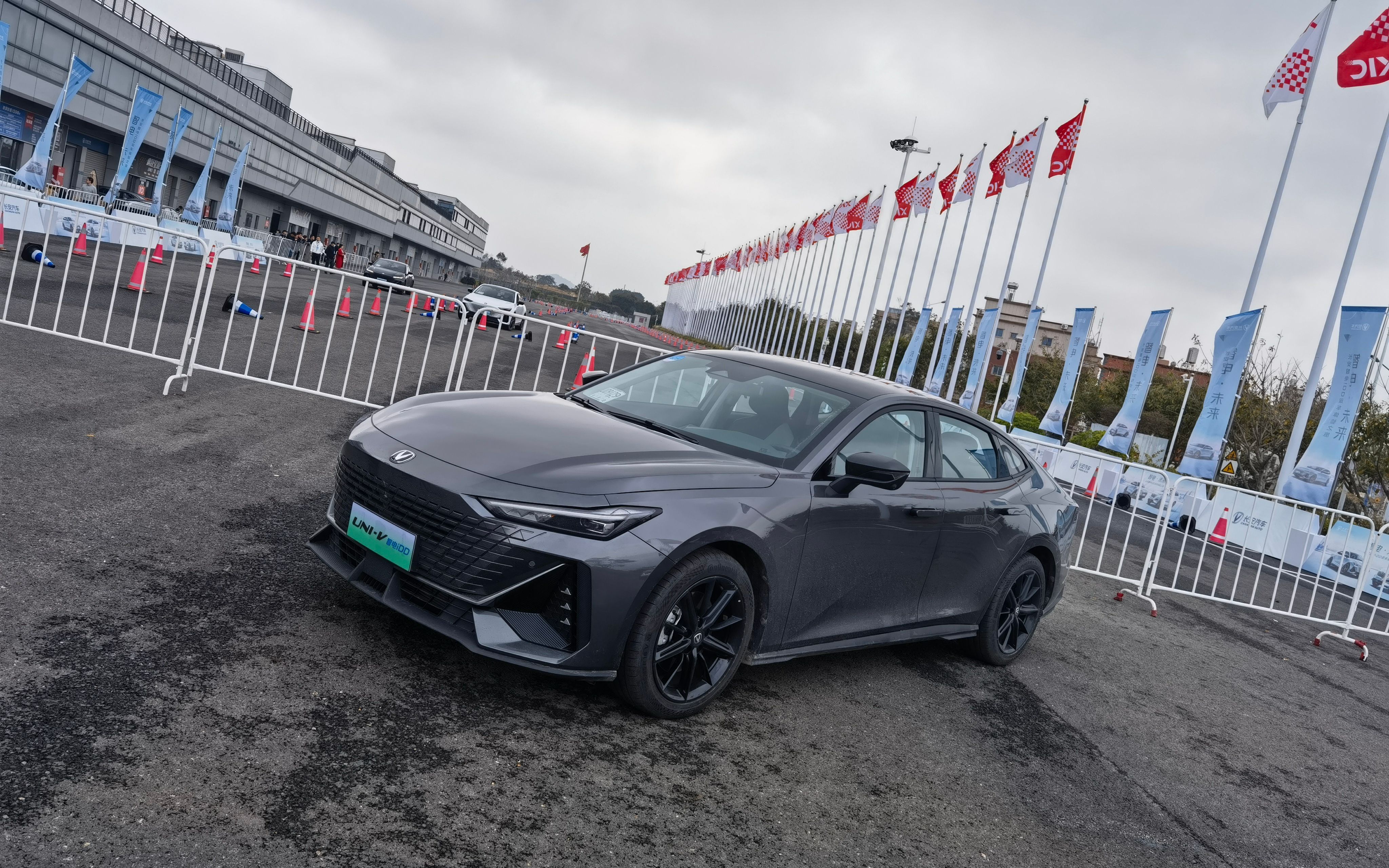 A级插混轿车该怎么选?混得好还不够,操控好才有说服力