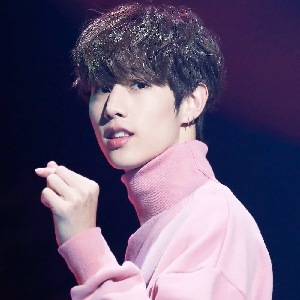 喜欢嗑糖的星星 