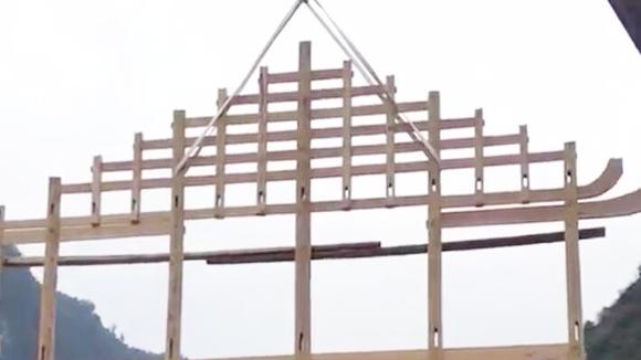 农村的木房子木架结构是这样建起来的,你见过么