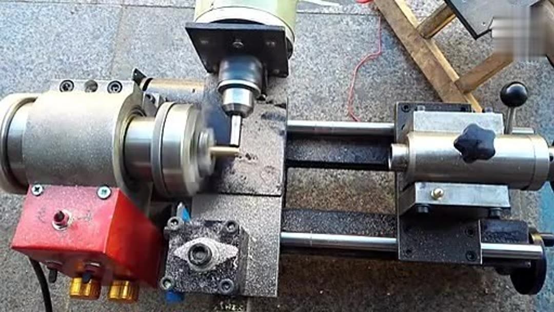 牛人自制迷你微型小车床家用木珠圆珠佛珠机,这技术要逆天