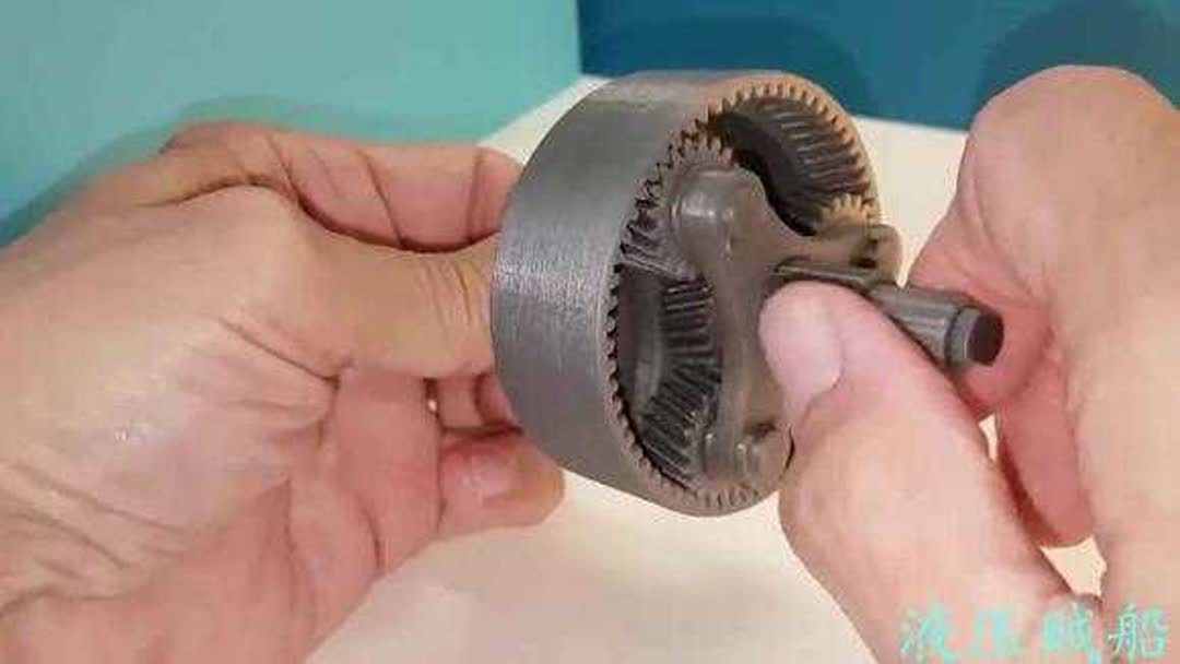 用3D打印机打印出来的行星齿轮变速器,装起来试试看