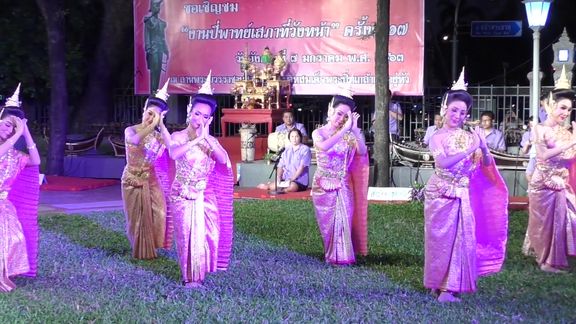 传统泰国舞步การแสดงรำอาศิรวาทราชสดุ
