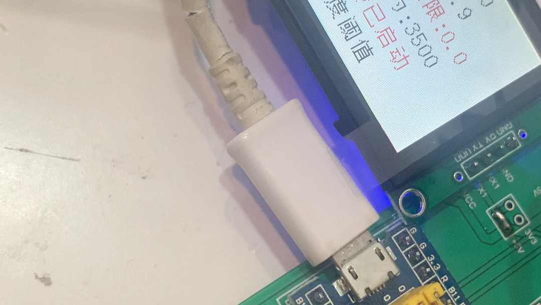 110-基于stm32的温湿度制冷片液晶pwm控制风扇雨滴模块控制系统