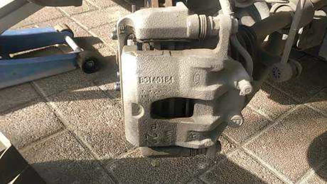 分享一个刹车片更换的过程,动手党看完就会自己动手啦!