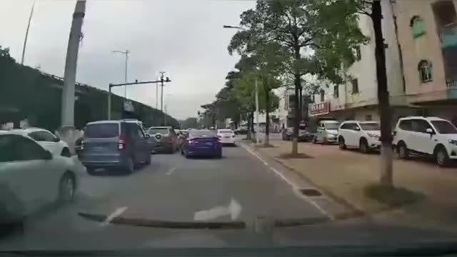 行车记录仪:思域真把自己当法拉域了,人不犯我我不犯人,我也不是吃素.