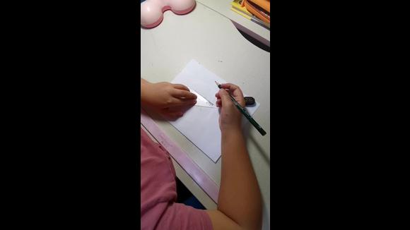 可爱的圆乎乎的小姑娘,给大家演示梯形的爱搞的画法(2)