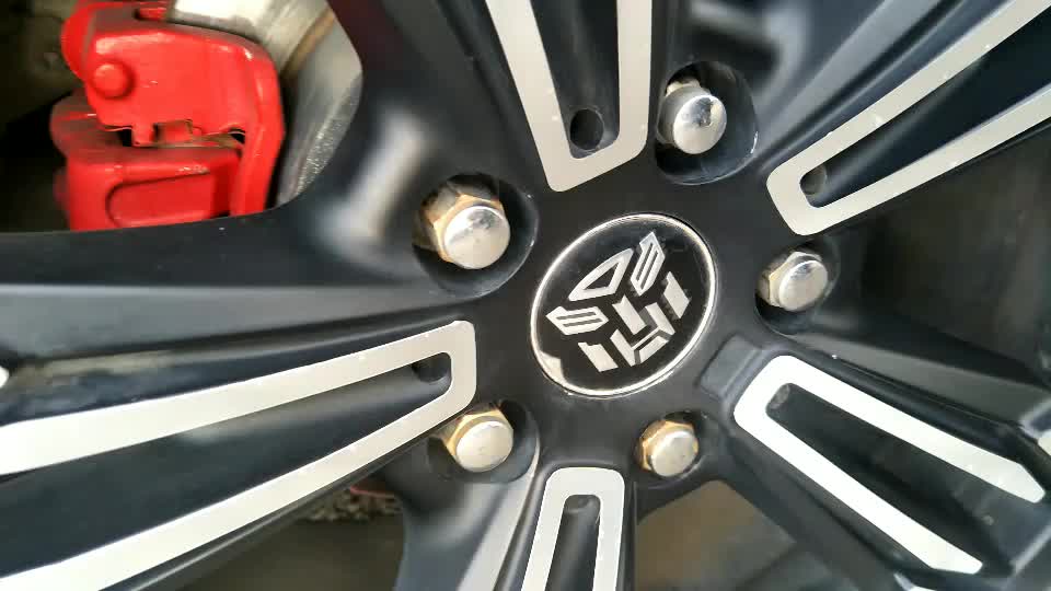 15款朗动原车17寸更换18寸变形金刚款.【来自懂车帝车友圈】