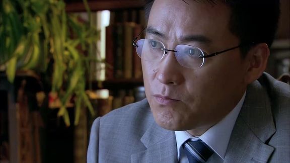 经典好剧:男子不愧是推理高手,一看案情竟就能轻松破案!