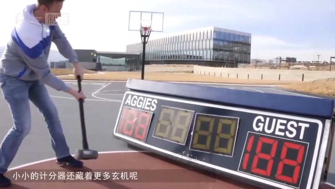篮球比赛计分器能确保分数准确无误,看老外暴力拆开后秒懂其原理