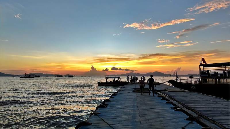 惠州巽寮湾出海看海鸥,270度海上晚霞,美得像一幅油画般绚丽
