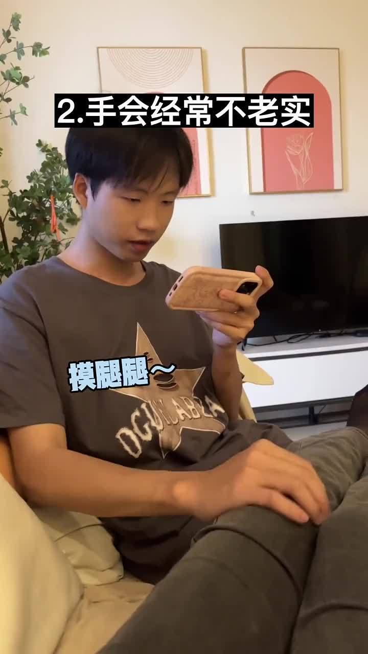 男生爱你才有的小动作 看看你们男朋友中了几条