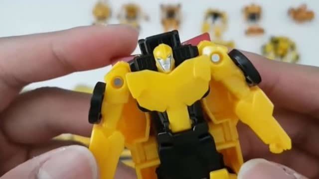 变形金刚玩具:小朋友们一起来玩吧,这里有好多的汽车玩具哦!