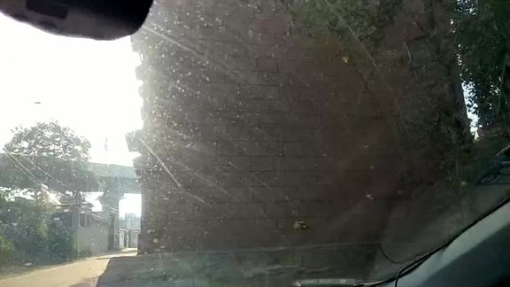 卡罗拉的前挡风玻璃,使用雨刷器清洁玻璃!「来自懂车帝车友圈」