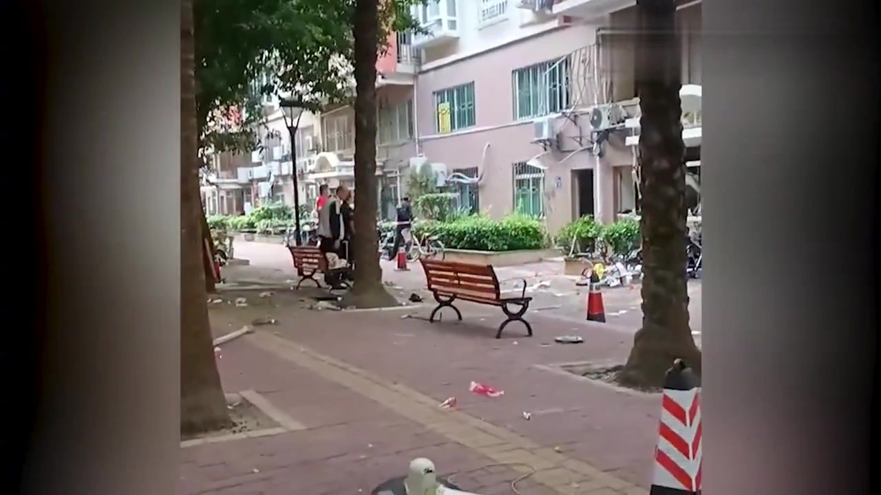 老鼠咬坏管道老人做饭煤气罐轰燃,物业:恢复损失,加强安全宣传