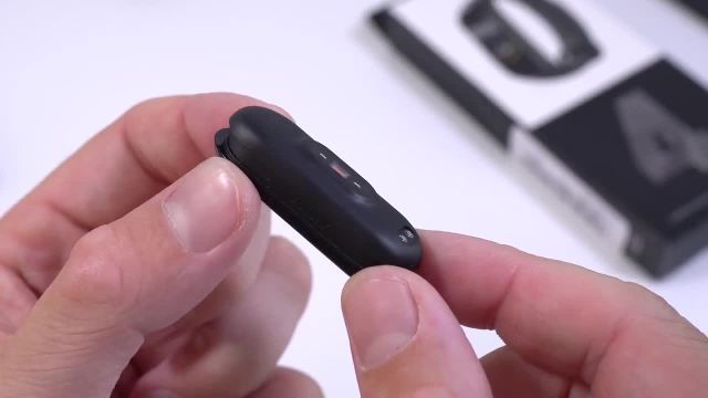 小米手环4开箱,功能全新升级,不止是多了个.