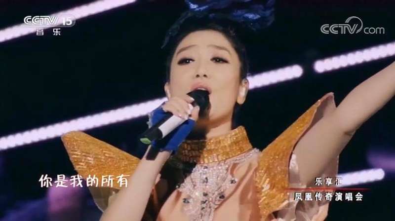 凤凰传奇《郎的诱惑》,现场与观众大合唱,没想到这么多人都会唱