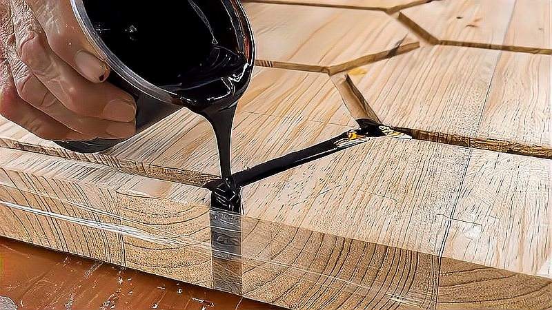 农村小伙发扬中国匠心精神,手工打造高级实木桌,果然高手在民间