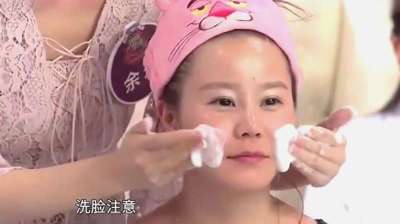 你会洗脸吗?专家揭开正确洗脸方法,只需一小会就能拥有完美肌肤