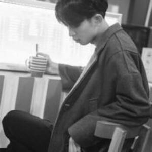 手握日月摘星辰biu 