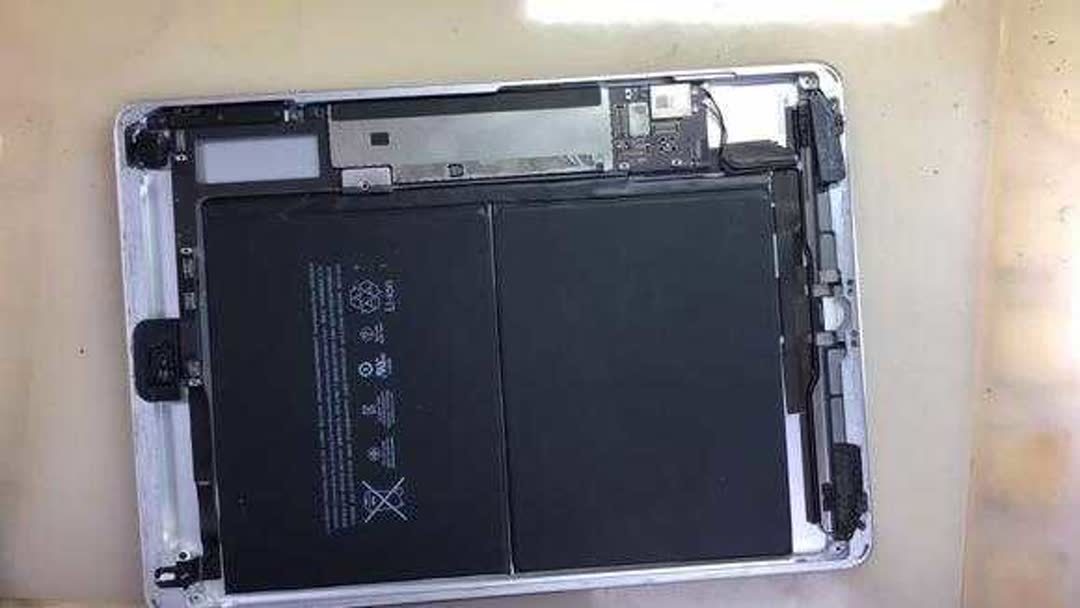 ipad5更换主板上显示底座加背光灯不均匀维修