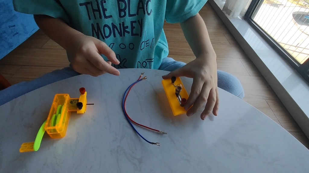 科技微视频-我对电的认识-老薛