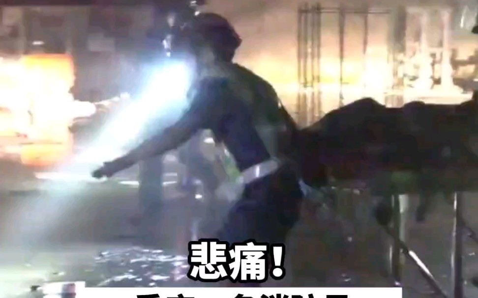 消防员遇爆炸牺牲,群众沉痛悼念送万惠文烈士魂归故里