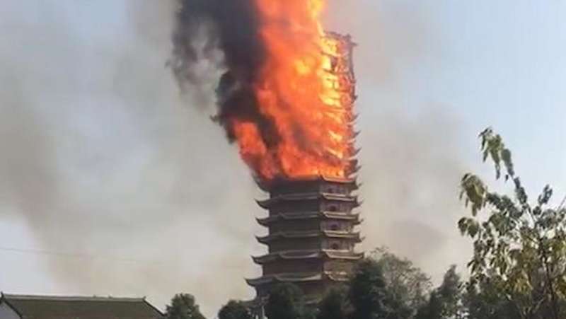 四川绵竹灵官楼大火:汶川地震损毁重建