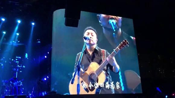 许巍现场演唱《曾经的你》他的阵容里都是中国最牛的乐手