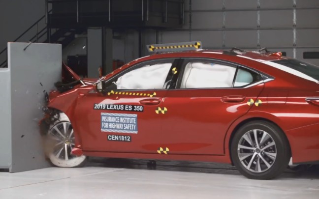 2019款雷克萨斯ES 正面25%碰撞测试