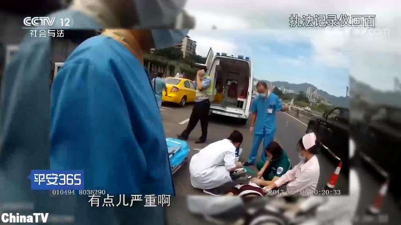 男子横穿马路被撞飞!背后竟另有原因!监控拍下真相