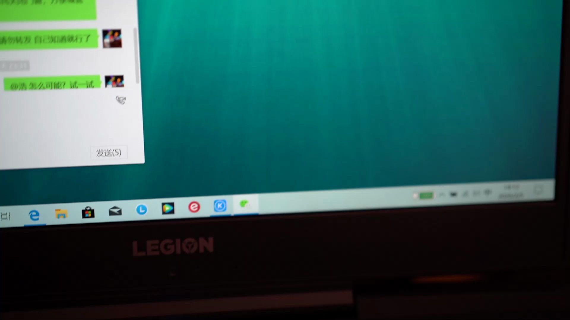 联想Y7000P笔记本屏幕拖影横影