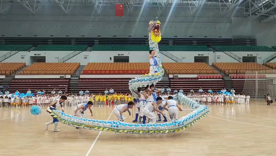 中南大学附属幼儿园国庆活动舞龙表演