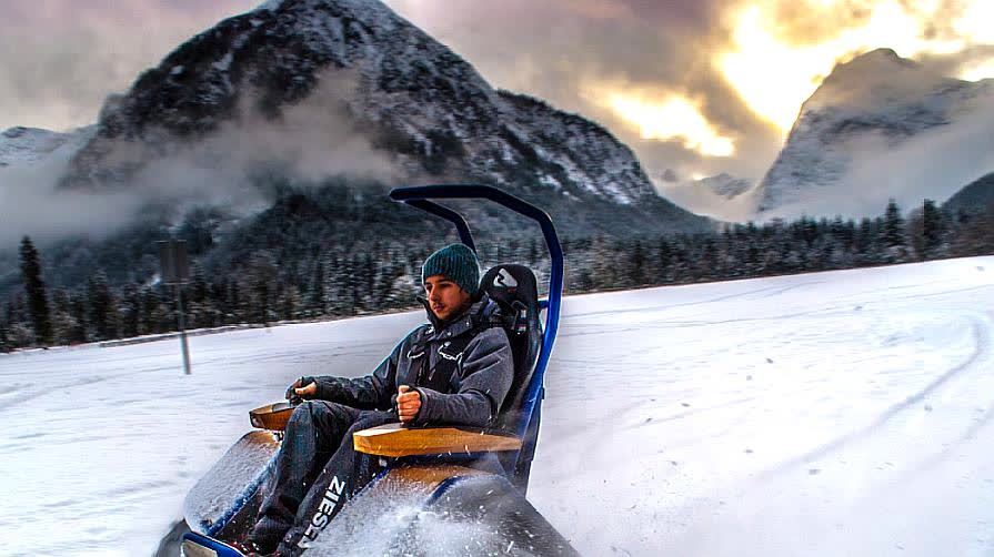 残疾人行动不便?有了这款轮椅,山泥雪山都不在话下
