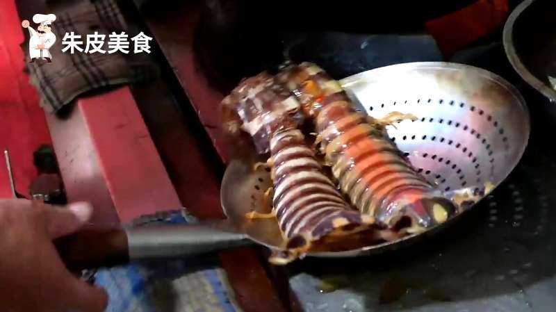 这个皮皮虾实在是太大了!用酱汁炒出来太香了!