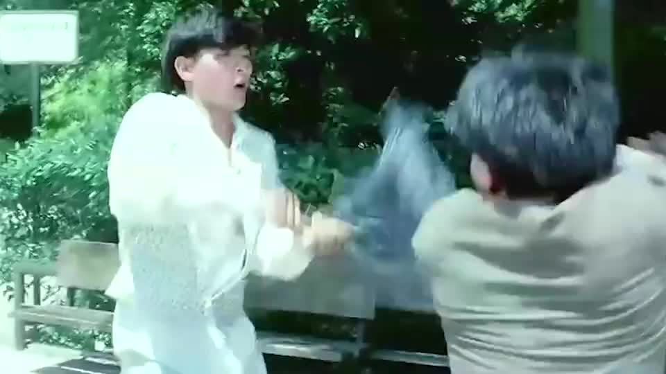 刘德华模仿卓别林的武打动作,没想到把伞玩的这么帅,身手不凡