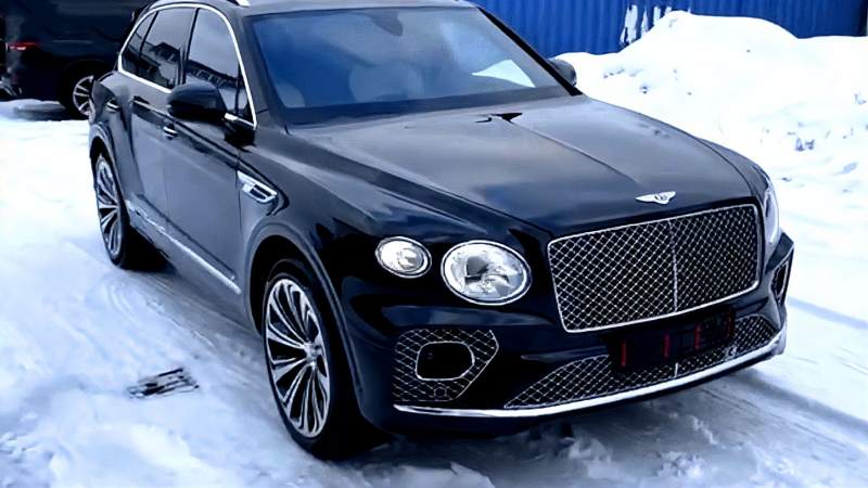 高清实拍2021款宾利添越V8版,太漂亮了,买不买自己看着办!