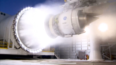 ...下测试飞机引擎,复制飞越冰云的过程。4000 pps的风力发电机由11个...