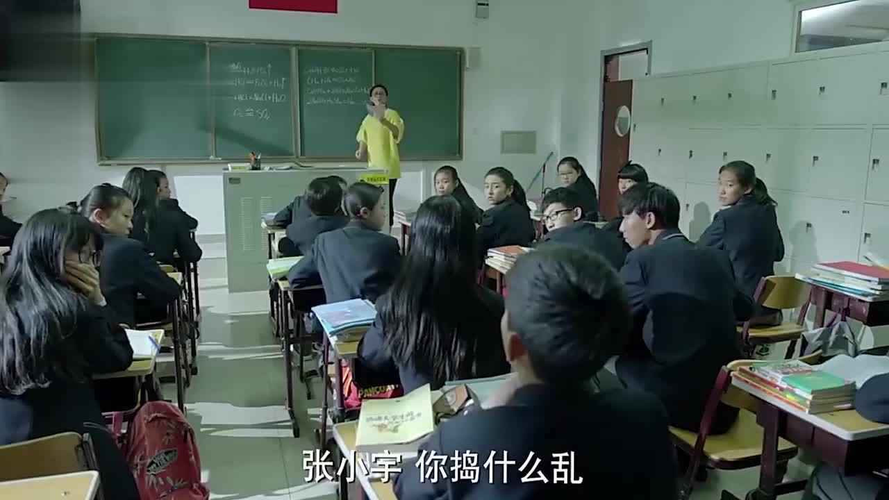 老师上课期间听到狗叫,后来小宇学狗叫欺骗老师