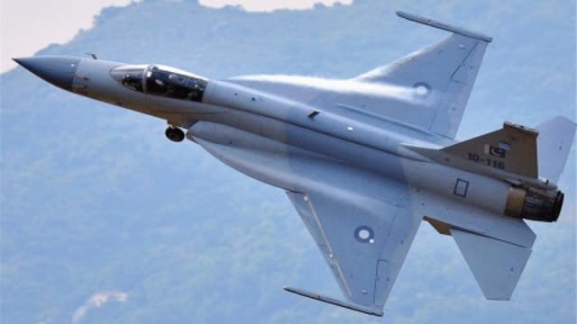 枭龙战机再外销,这个国家一口气要购买3架,巴铁亲自担保