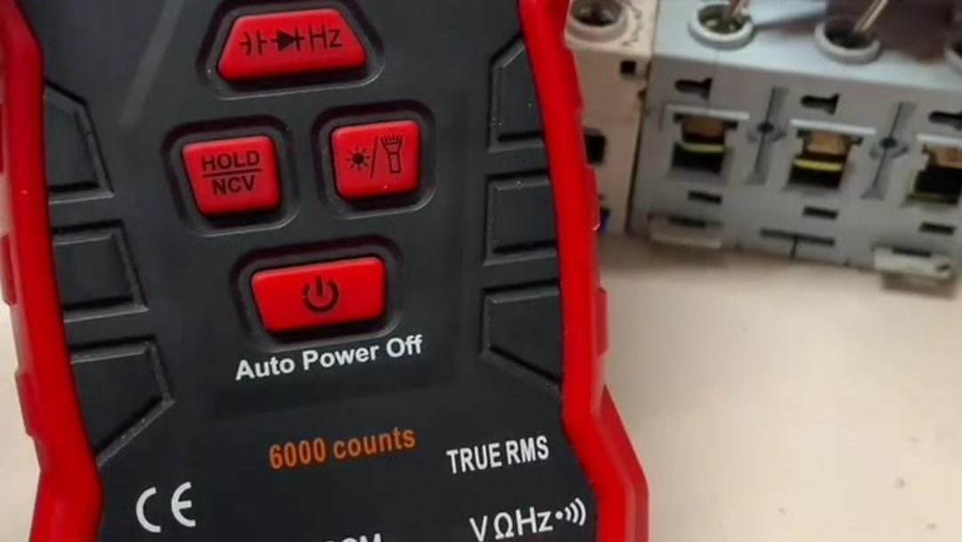 测量简单方便,一健测量,自动识别,在也不用担心,不会用万用表,喜欢的...