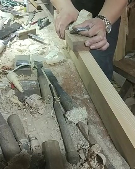 国内木工牛人手工打造传统手工刨,刨花薄如蝉翼