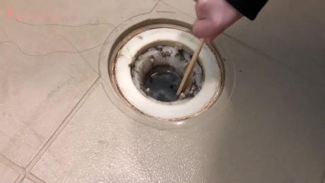 地漏堵住,水流不下去,我教你一招,轻松解决