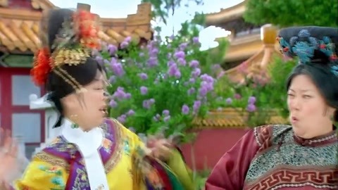 还珠格格:小燕子玩弹弓,皇后容嬷嬷被打的半死,好一招一石二鸟