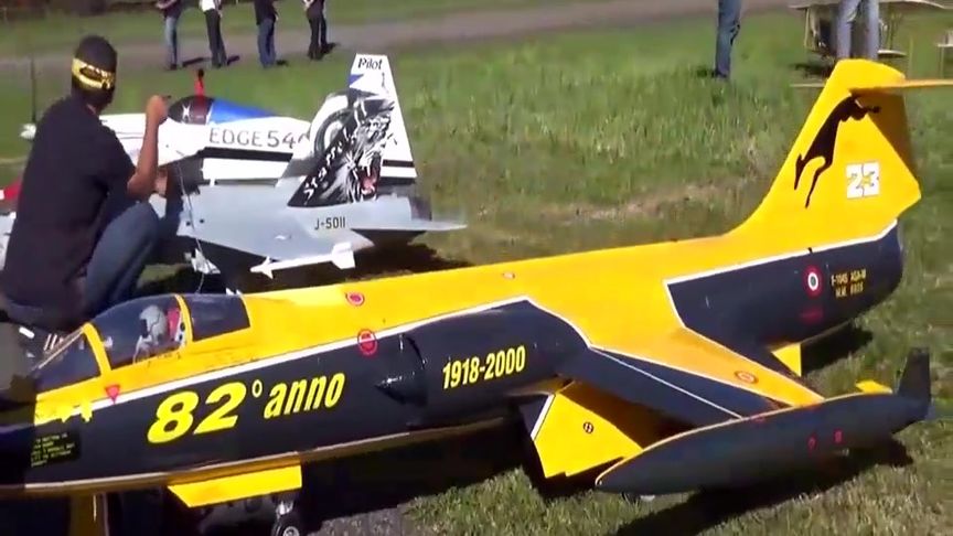 F-104S涡喷模型飞机飞行表演,听声音就知道多厉害了!